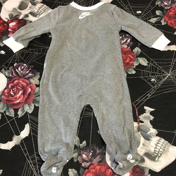Nike | Pajamas | Nwt Nike Air Kids Smiles Button Onesie Footsie 6m ...